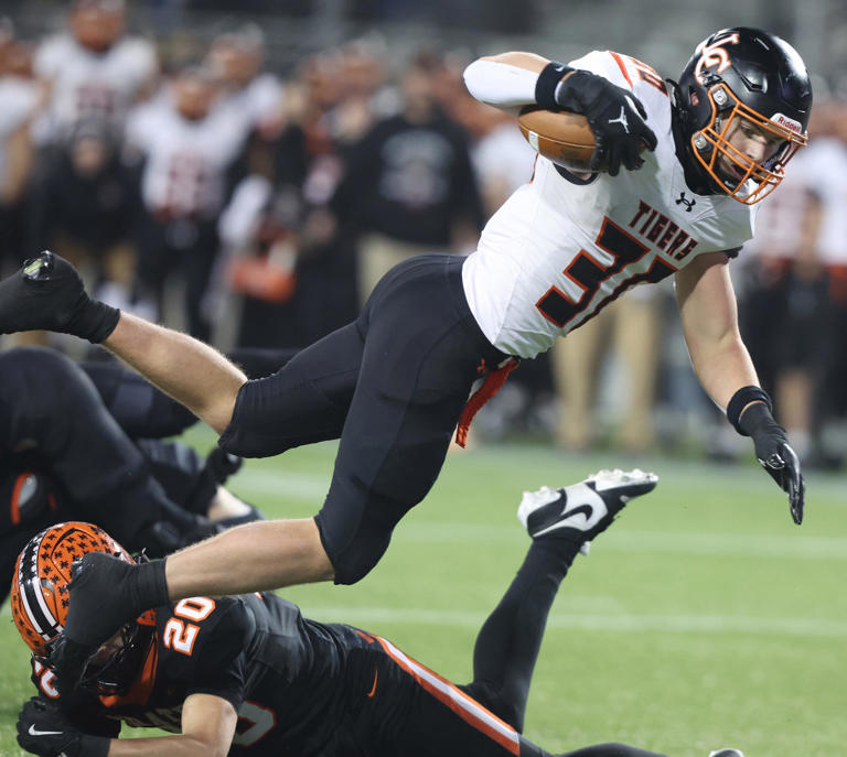 Liberty Center football wins OHSAA state title to complete perfect season