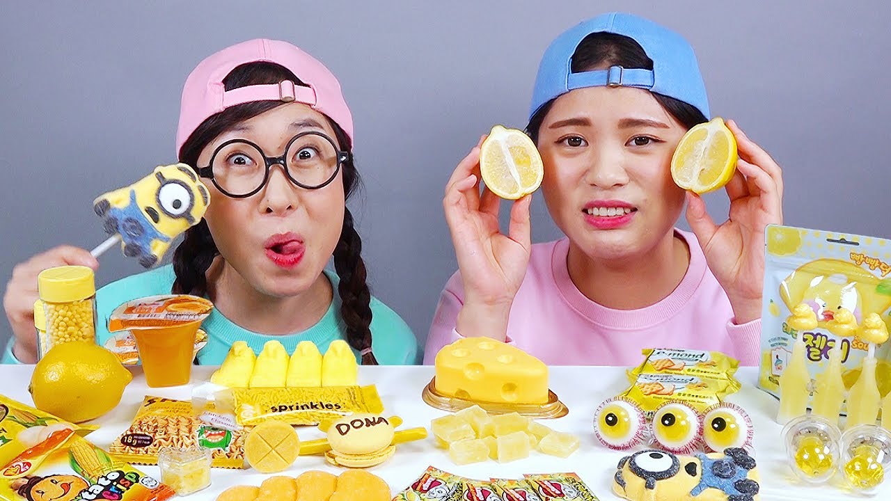 黄色い食べ物 チーズケーキ 目玉ゼリー デザートパン