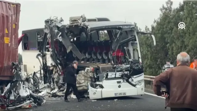 Τραγωδία στην Τουρκία: 7 νεκροί και 11 τραυματίες σε τροχαίο ...