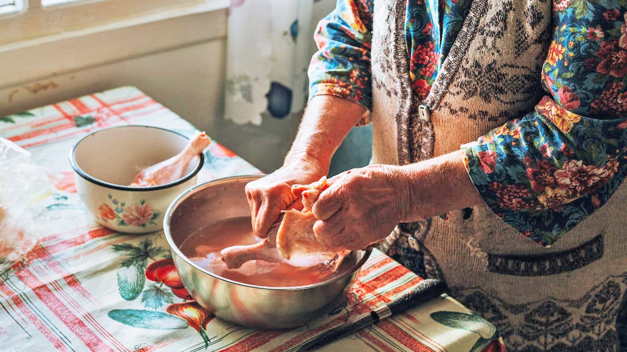 Why washing raw chicken makes things worse