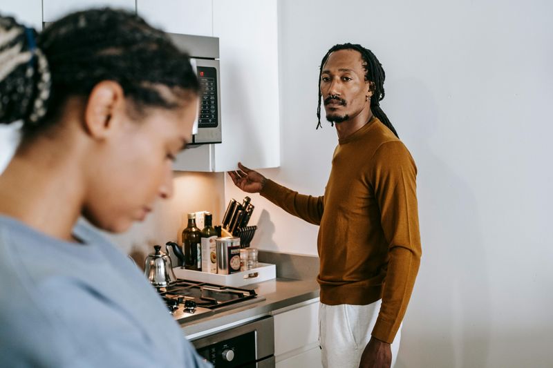 13 toxic behaviors you'll never find in a man who truly loves you