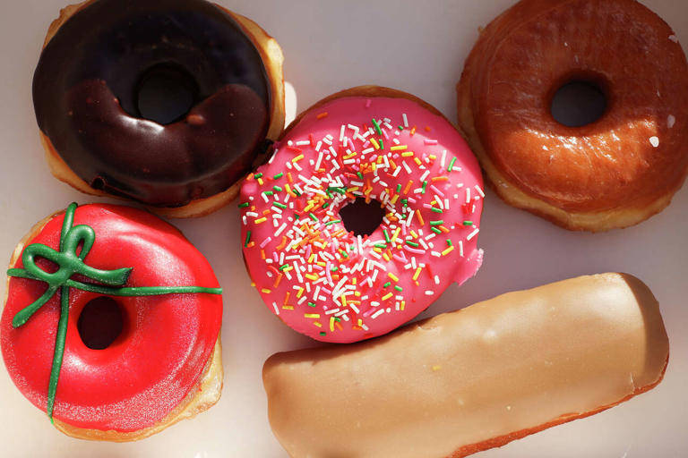 Once a Calif. staple, LA's giant rooftop doughnuts are disappearing