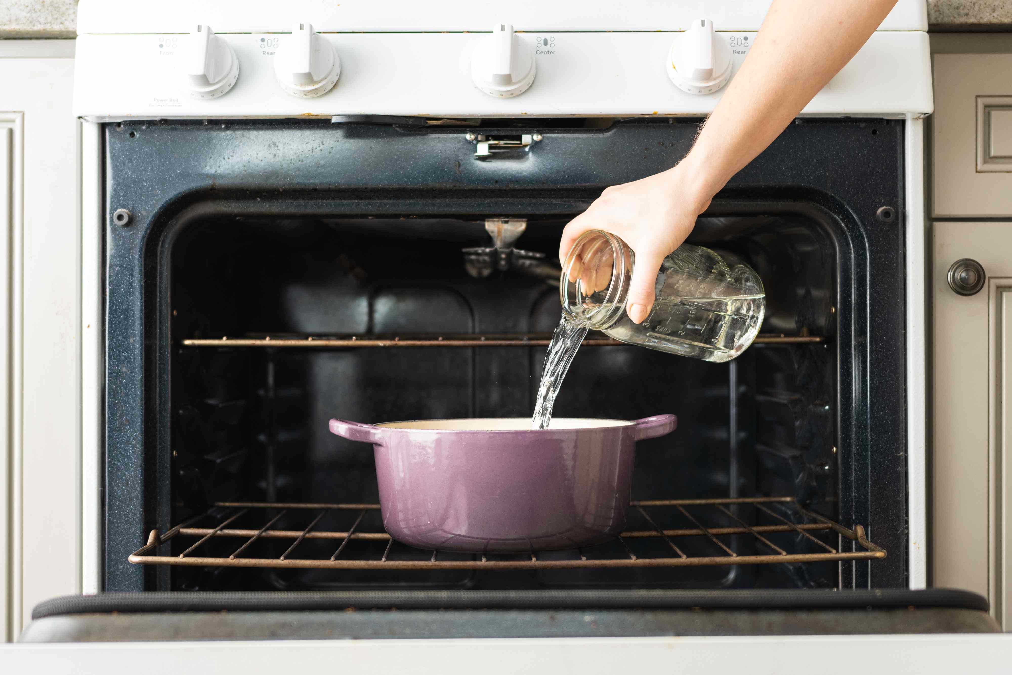 How to clean your oven with vinegar and finally get that layer of ...