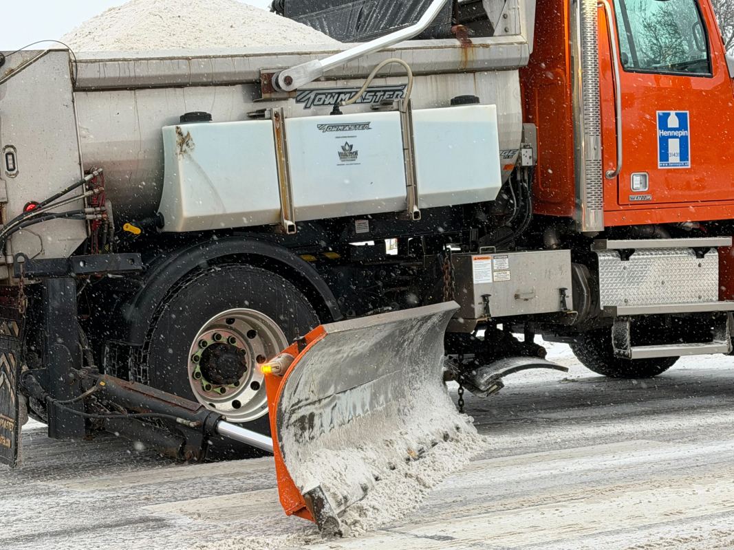 Heavy snow Tuesday? NWS says 'angry clipper' could 'pack quite a punch ...