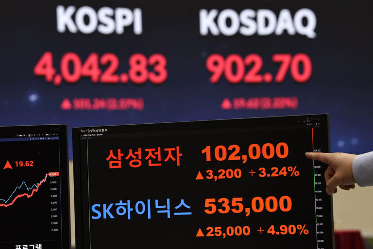 Narrow interest rate gap to solve high exchange rate