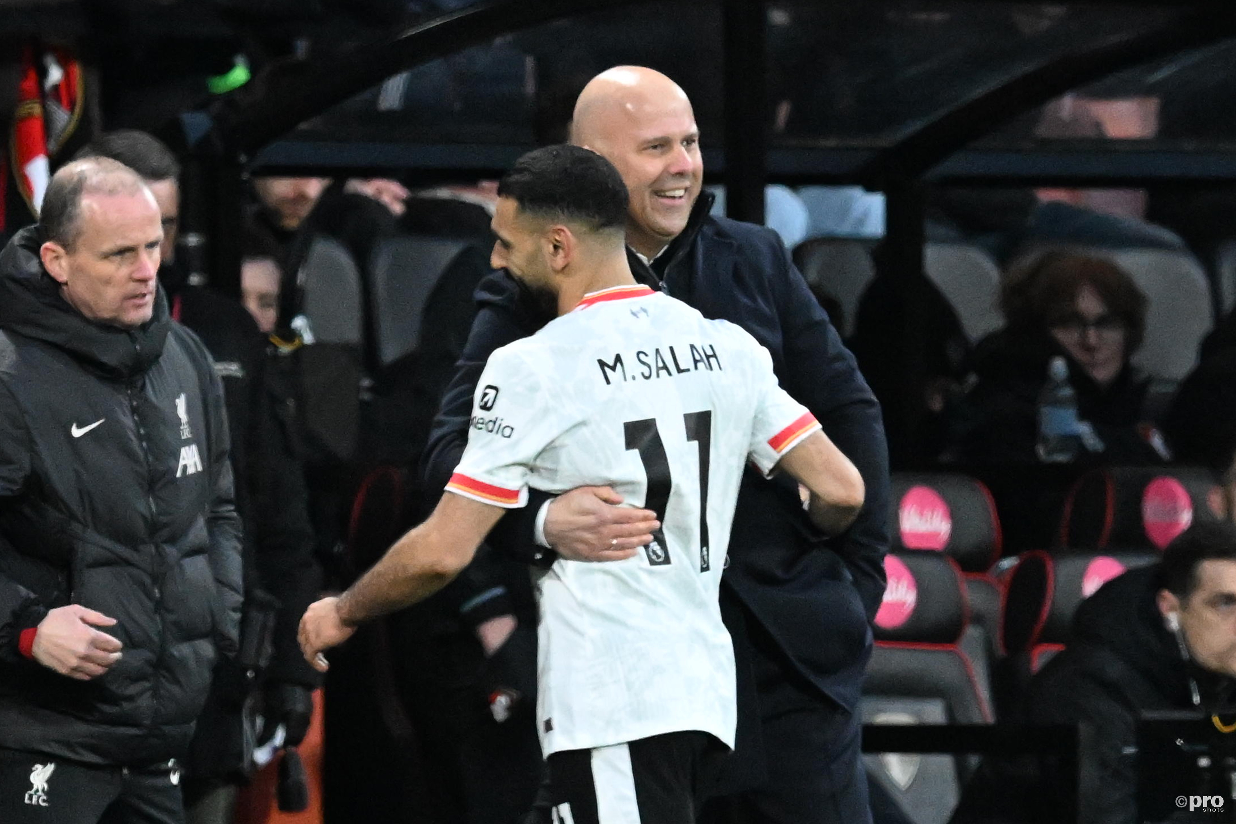 'Civil war' bij Liverpool tussen Slot en Salah: 'Gakpo heeft plek wel ...