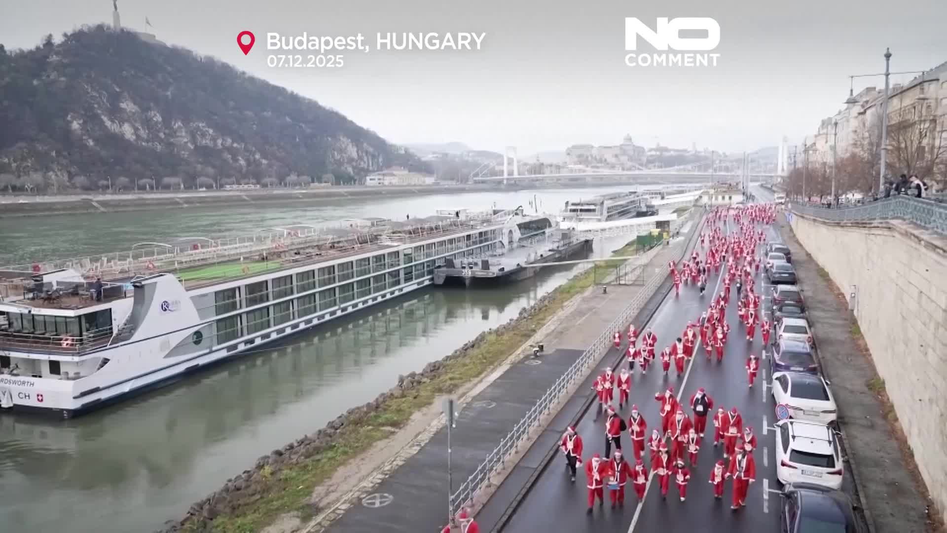 Santa Run in Budapest: Läufer fluten die Straßen