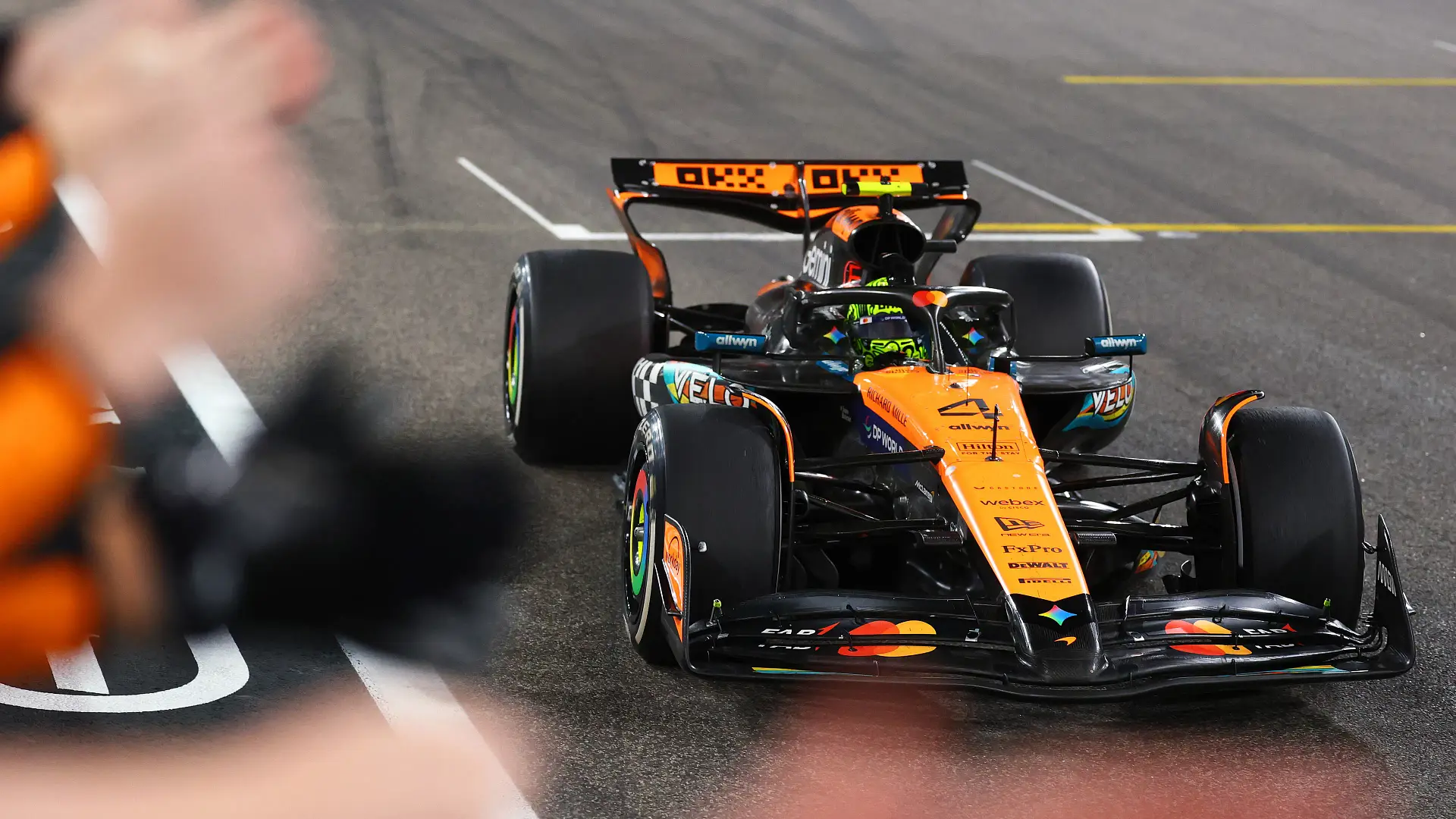 Lando Norris wins first F1 championship over Piastri, Verstappen in ...