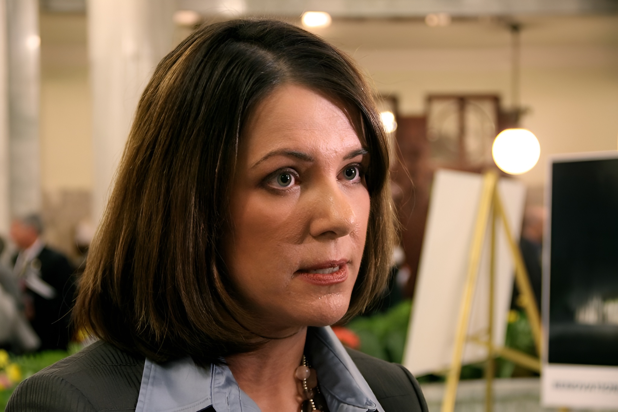 L’Alberta et les « gardiens » : Danielle Smith défie les tribunaux sur ...