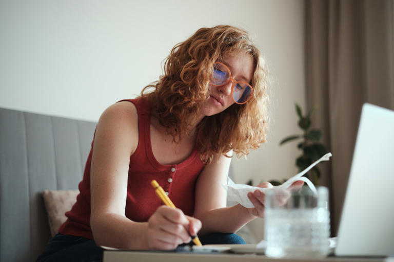 Experts urge people to switch their savings account