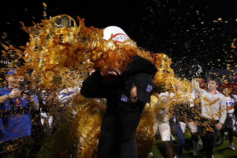 What time does the Frisco Bowl start?