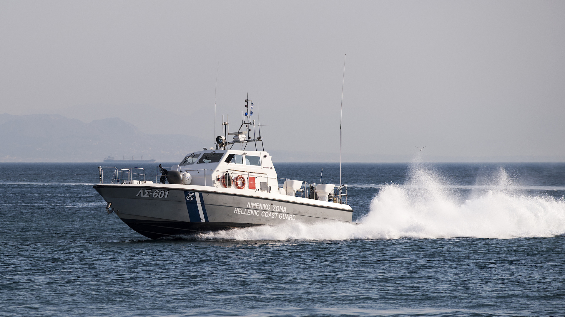Βόλος: Σκάφος του Λιμενικού προσέκρουσε σε βράχια