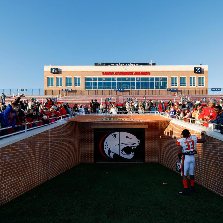 What time does the 68 Ventures Bowl start?