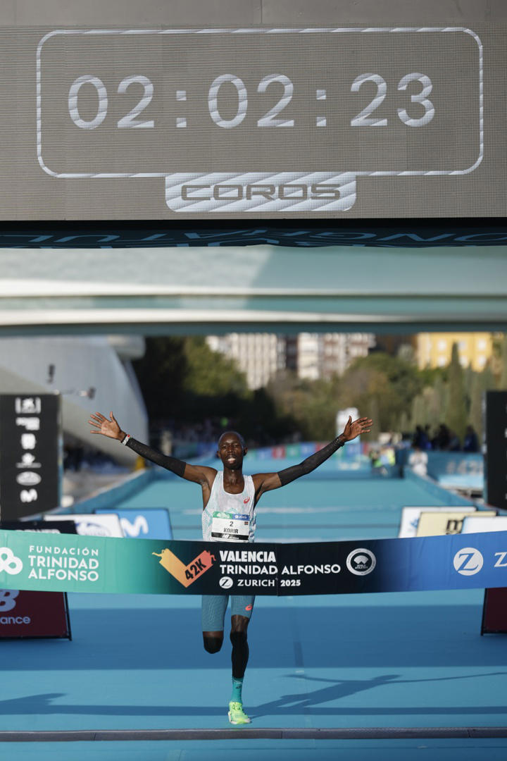 El keniata John Korir se impone con autoridad en Valencia