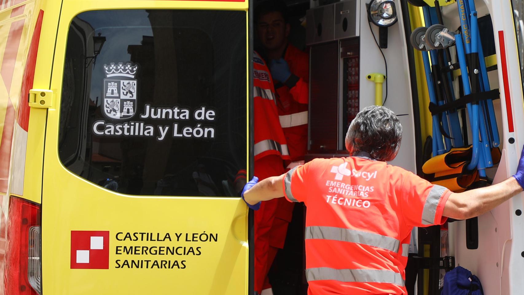 Una familia con dos niños cae con su coche por un desnivel en Brañosera