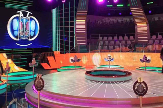 Caduta libera, ma cosa c’è sotto la botola? Il retroscena