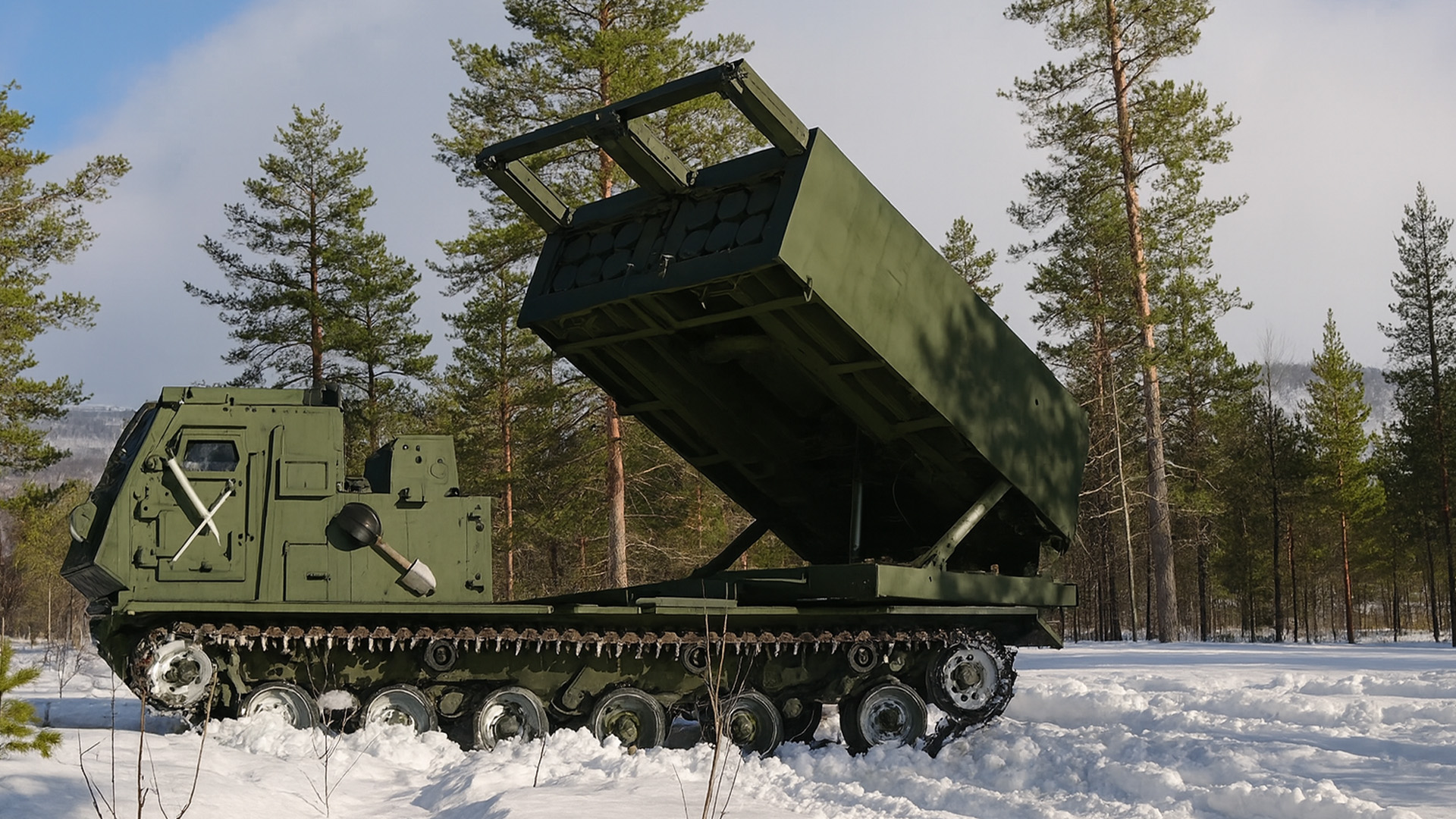 MLRS battalion trains with M270A2 launchers in Norway
