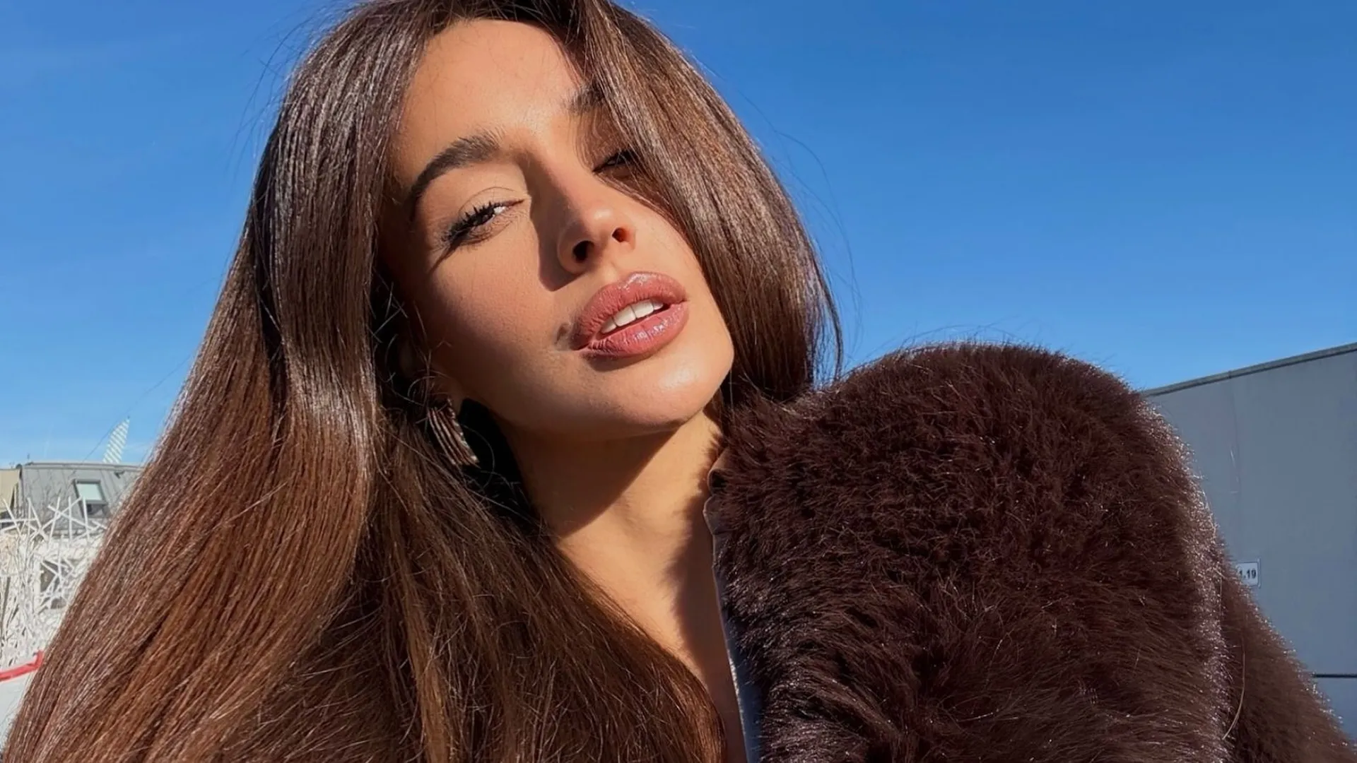 Dít is de reden dat haarolie niet werkt voor je haar (en zo fiks je het)