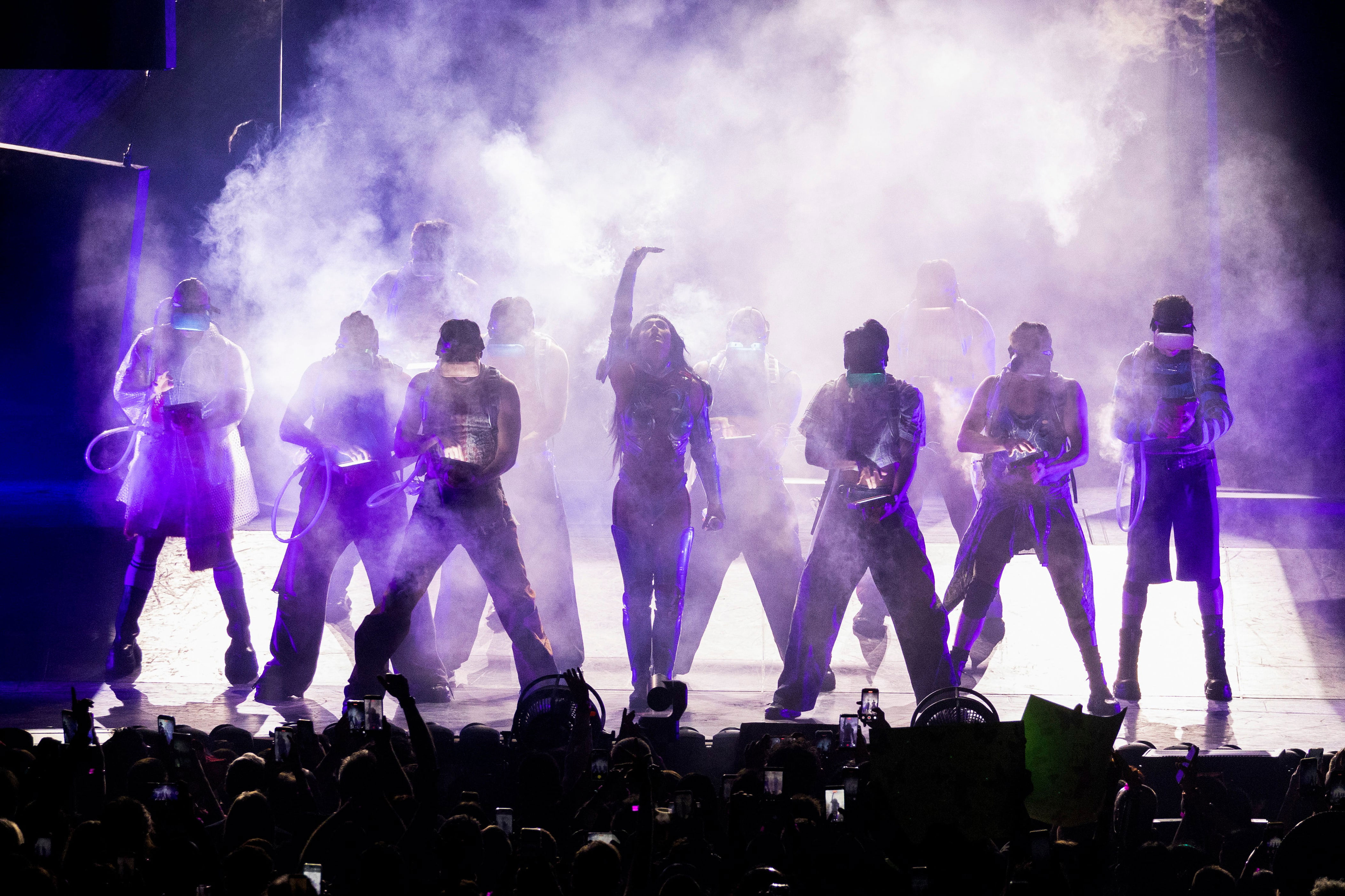 Abu Dhabi F1: Katy Perry’s race-day performance shows she hasn’t lost ...