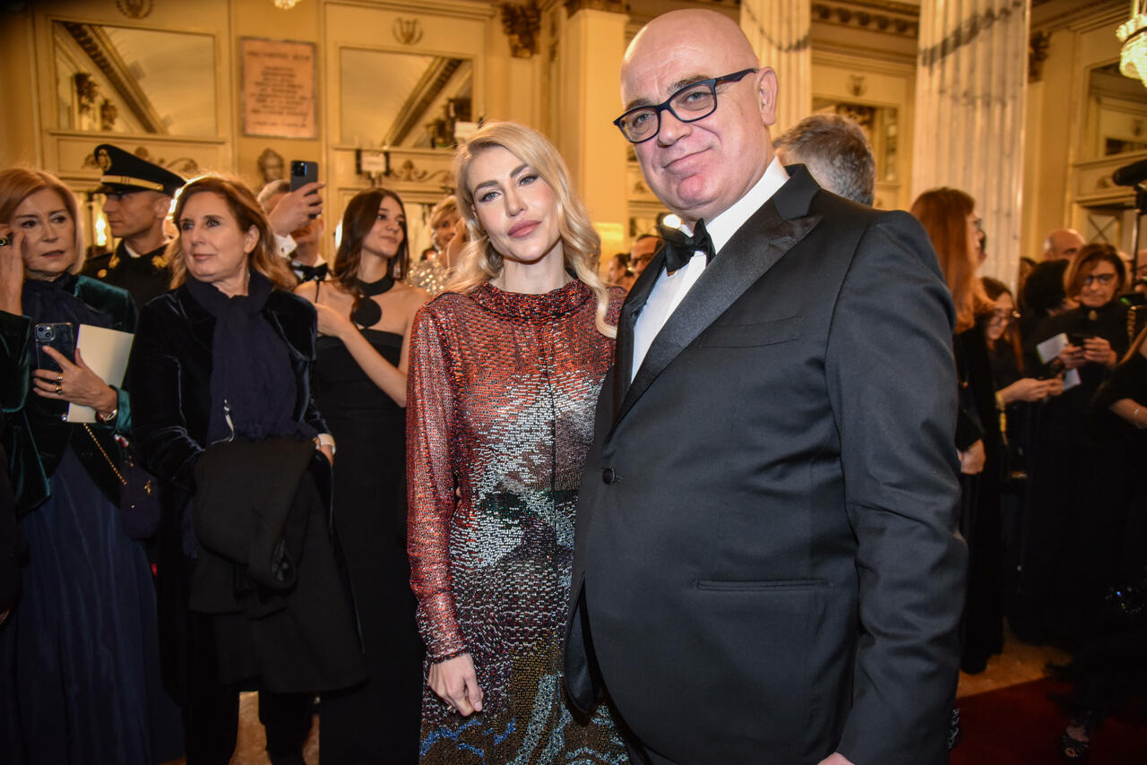 Prima della Scala, le pagelle dei look: Barbara Berlusconi caleidoscopica (7), Mahmood borchiato ...