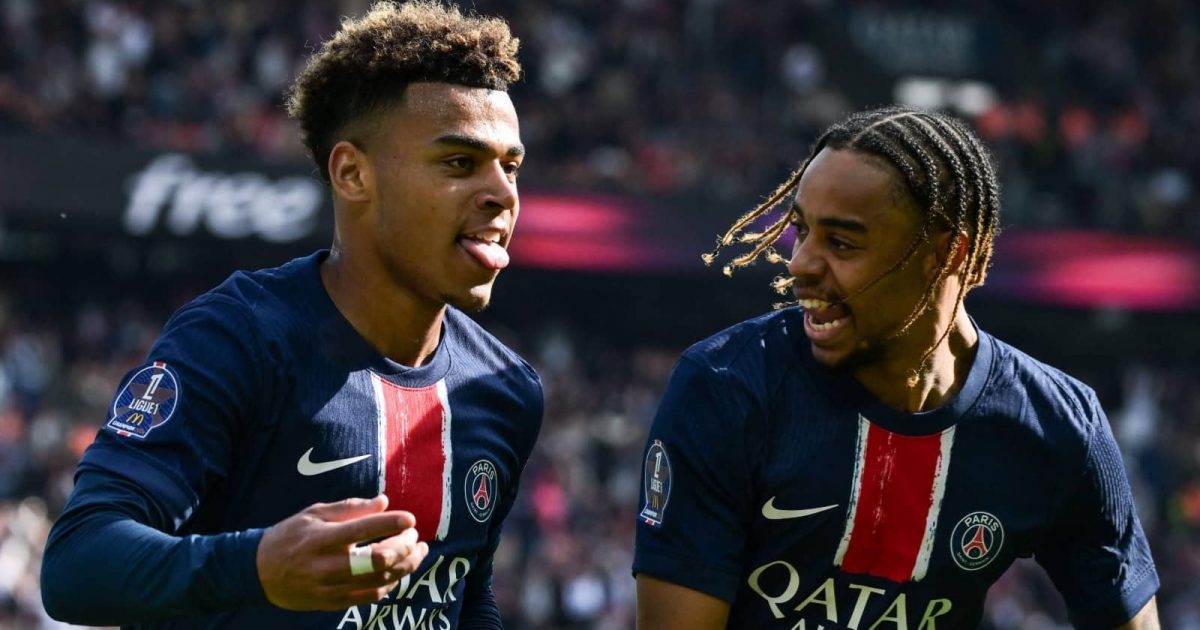 Man Utd 'hold discussions' to sign £60m winger as Fabrizio Romano ...