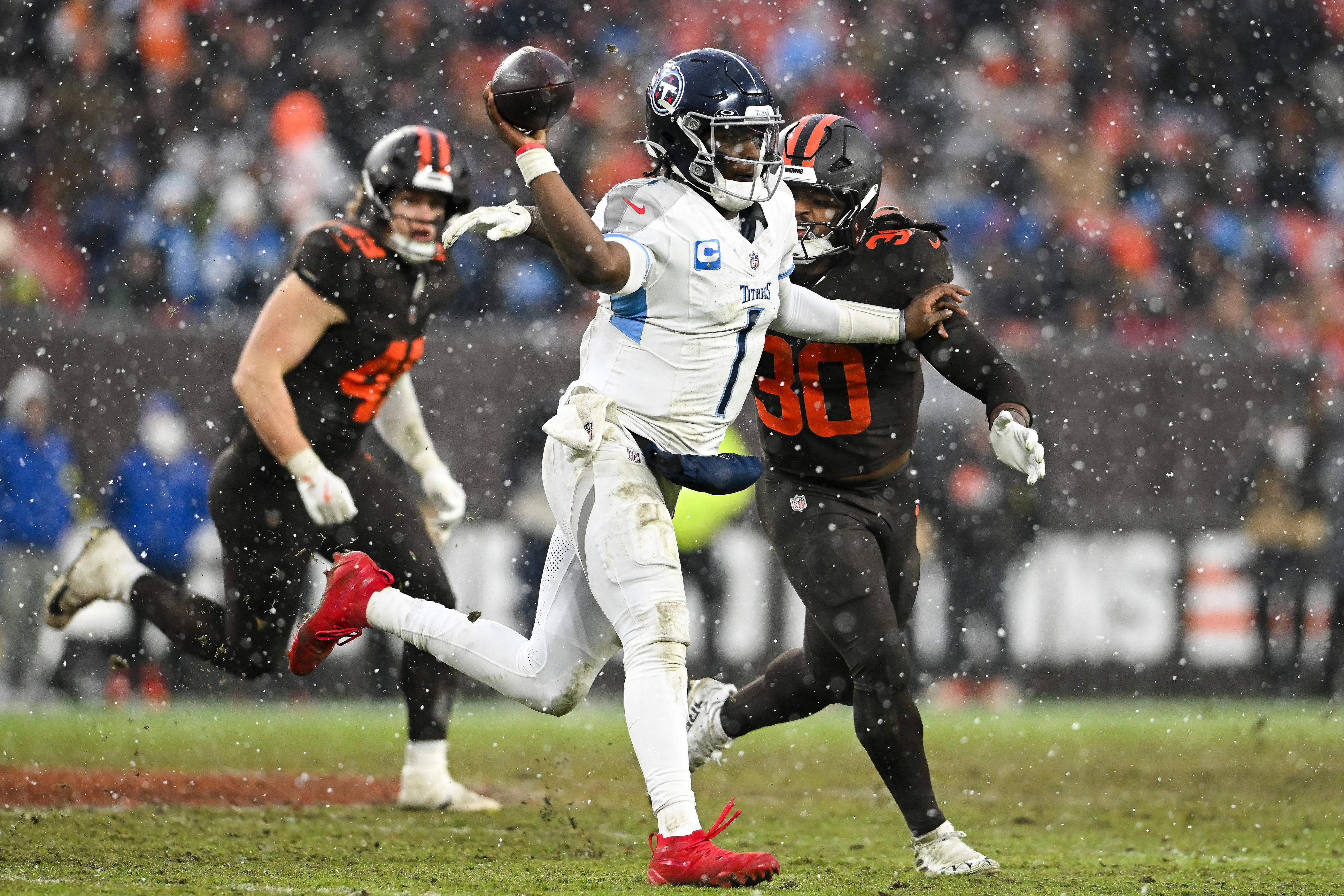 Tennessee Titan's Cam Ward wins Kyle Brandt's weekly 'Angry Run' Award