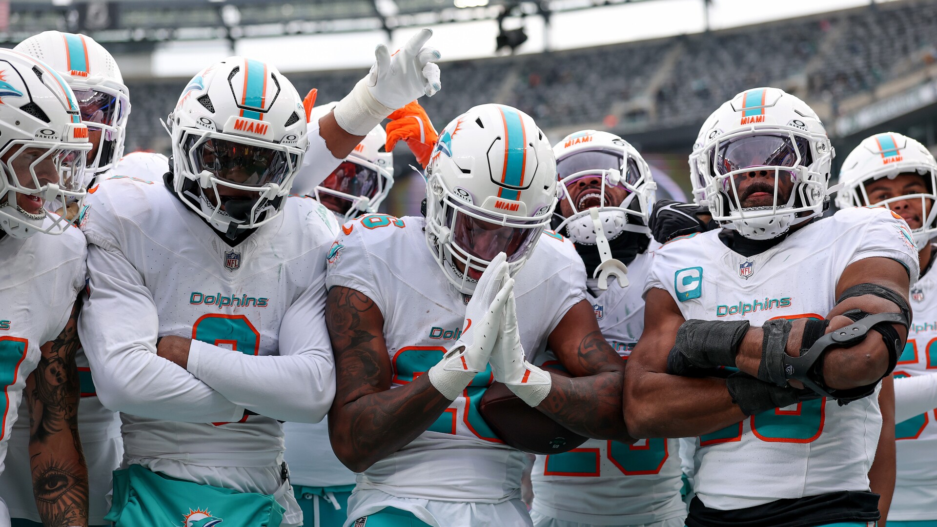 Dolphins run over Jets for their fourth straight win