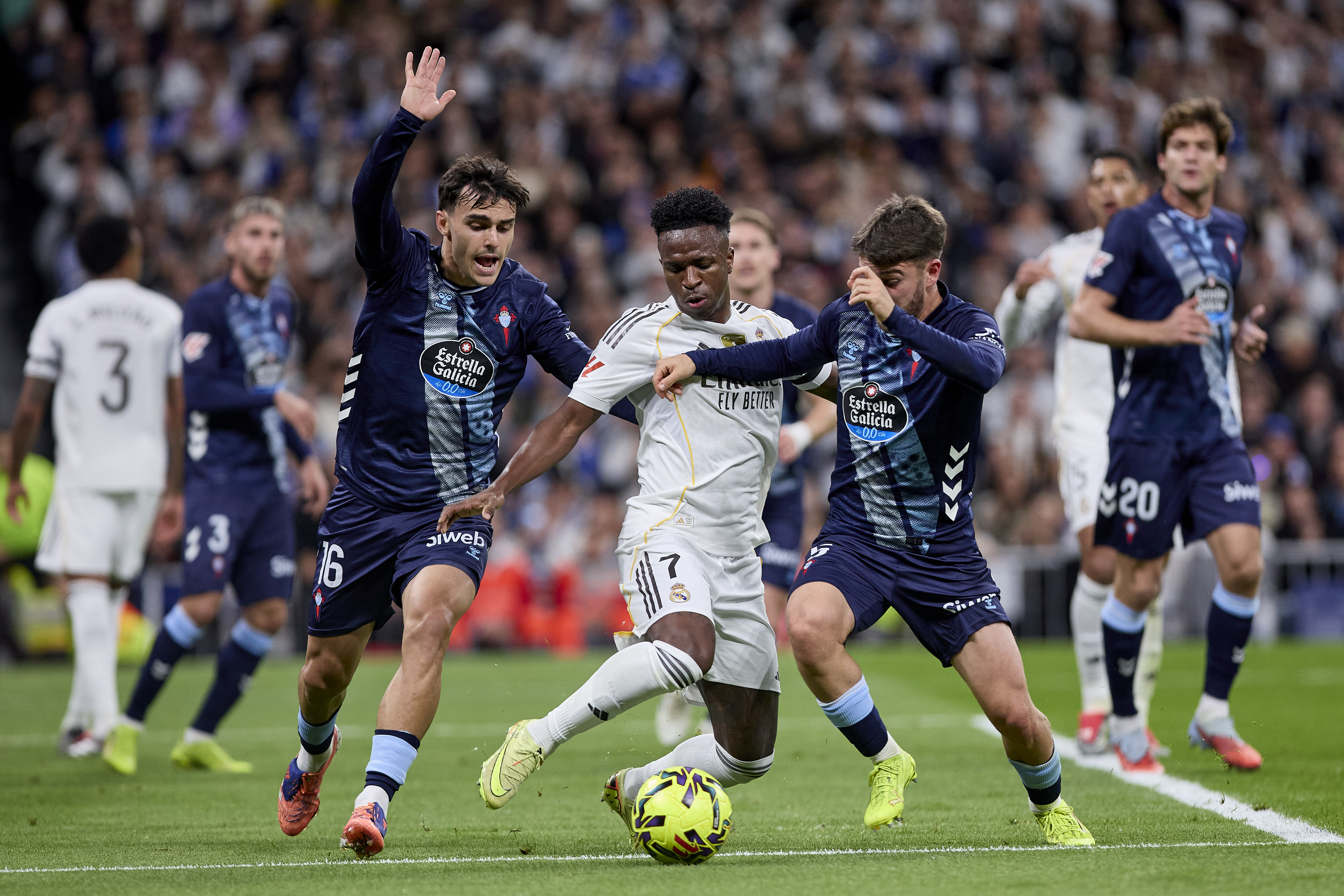 Negen man Real Madrid verliest van Celta de Vigo: FC Barcelona loopt uit