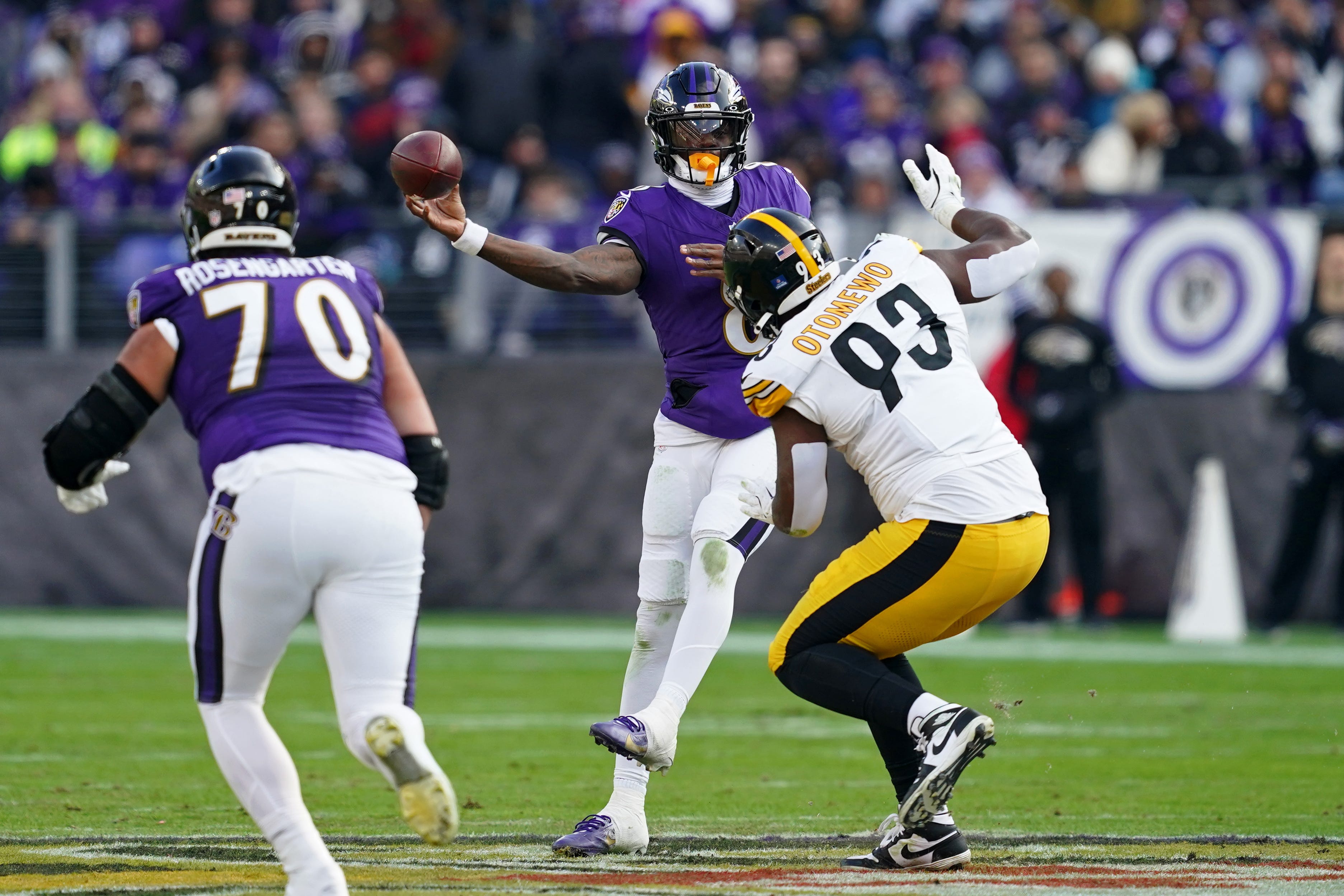 Pittsburgh regains first place in the AFC North with a 27-22 win over ...