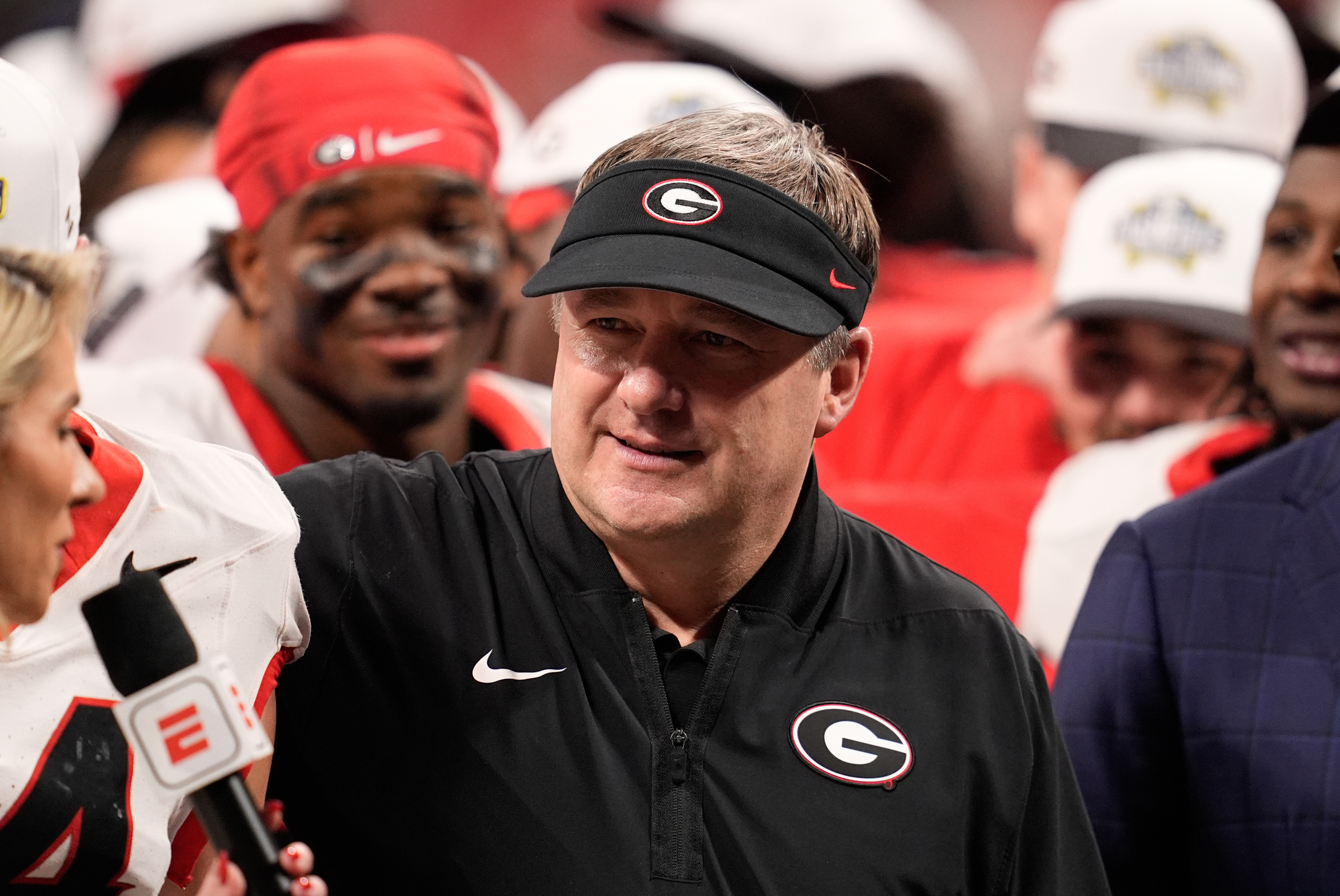 Dawgs dominate: No. 3 Georgia demolishes No. 9 Alabama 28-7