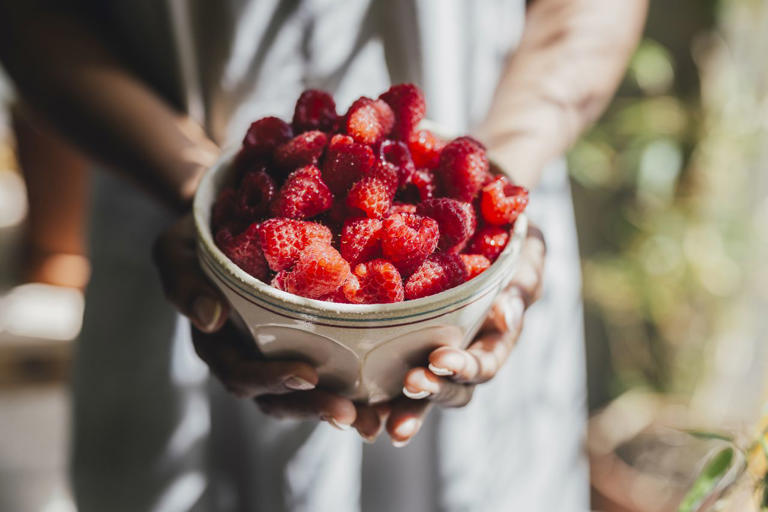 11 high-fiber foods that are surprisingly low in carbs