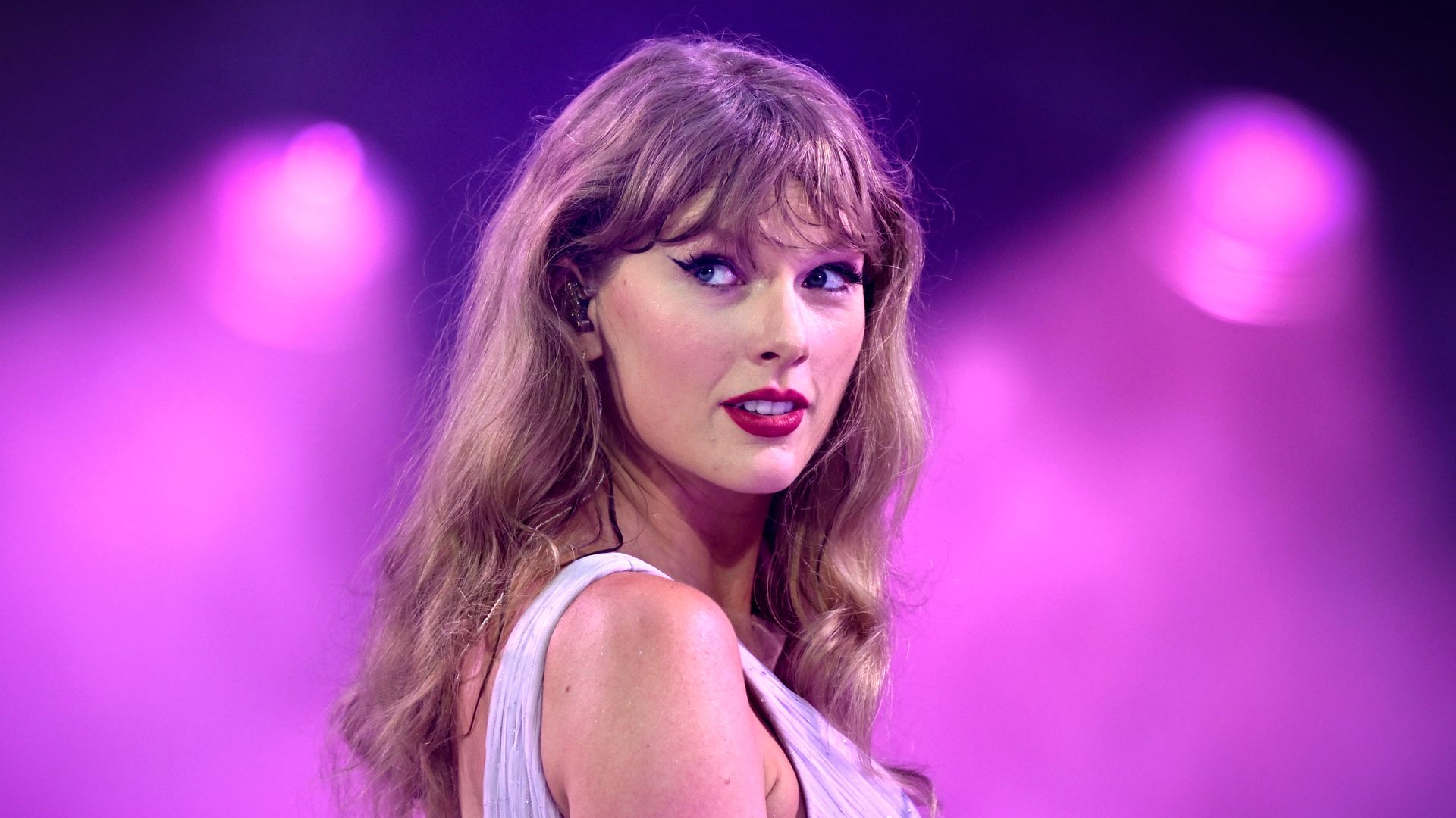 Taylor Swift's generous gesture brings stadium worker to tears