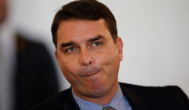 Senado pagou viagem de Flávio Bolsonaro a evento de pré-campanha em SP