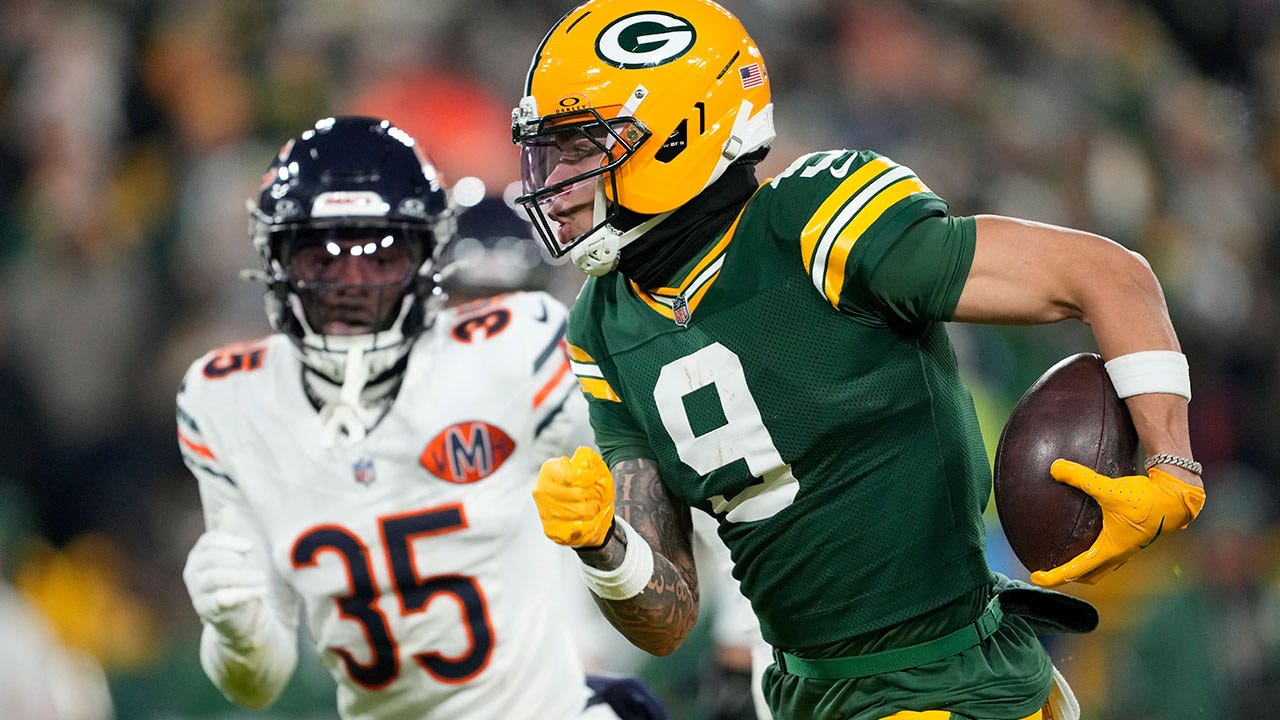 Packers top Bears at Lambeau, 28-21; earn top spot in NFC North