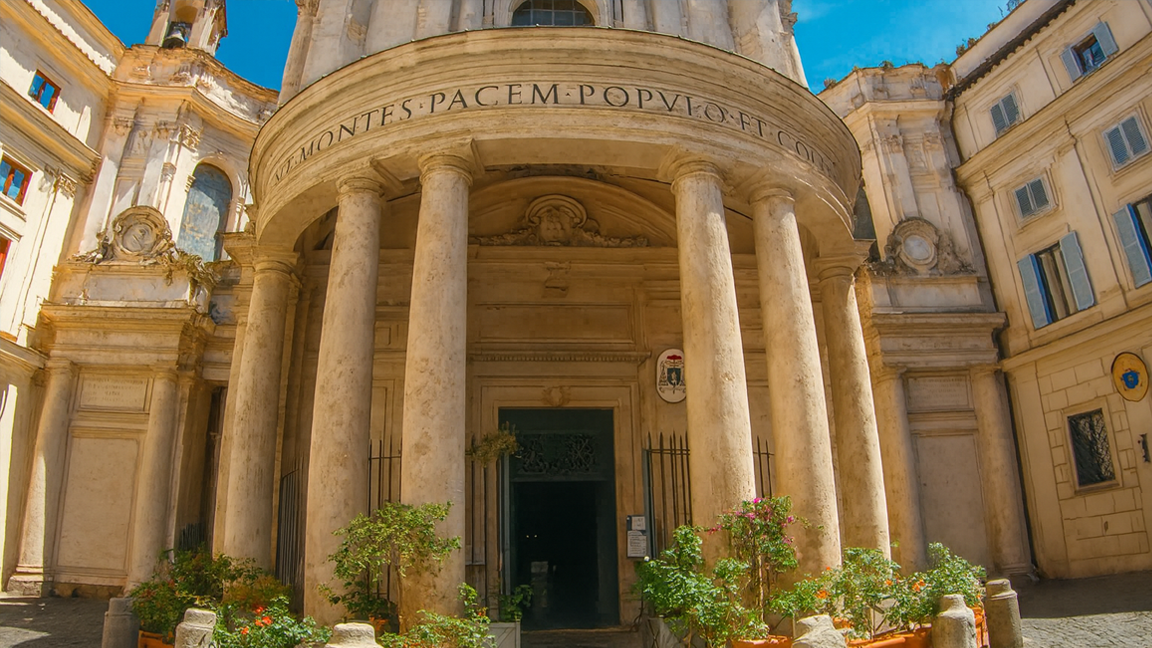 Why do travelers love this walk to the Pantheon?