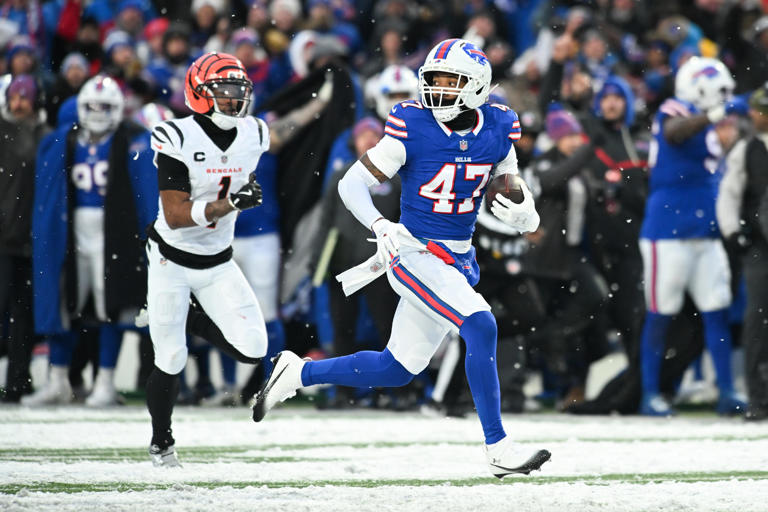 Josh Allen and Buffalo complete comeback win. Bills vs. Patriots score ...