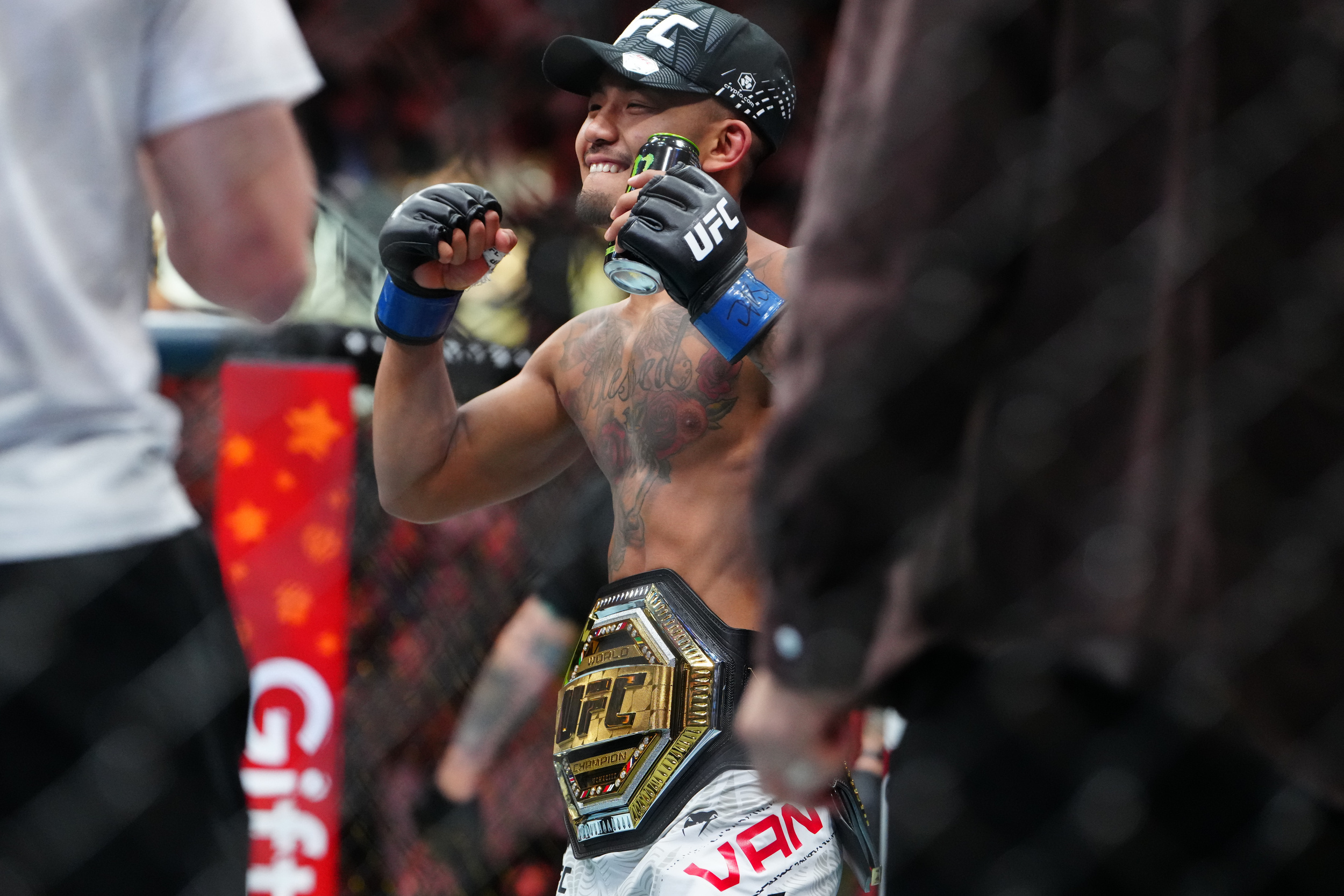 Joshua Van claims UFC flyweight title after Alexandre Pantoja suffers ...