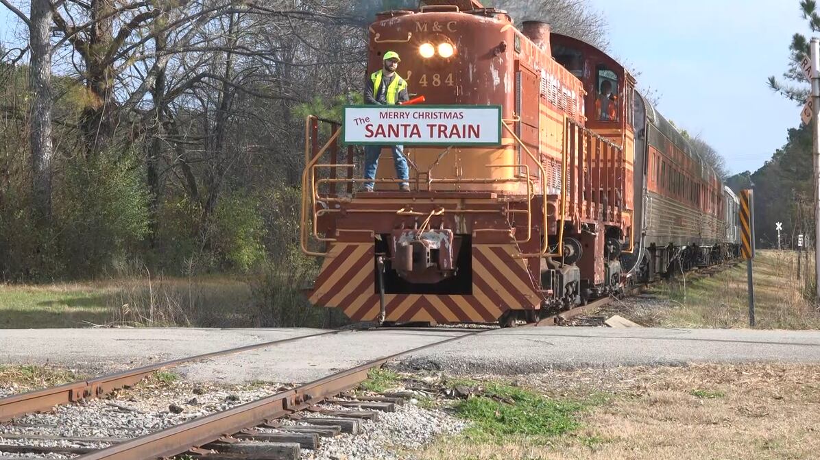 The Santa Express rides through North Alabama Railroad Museum