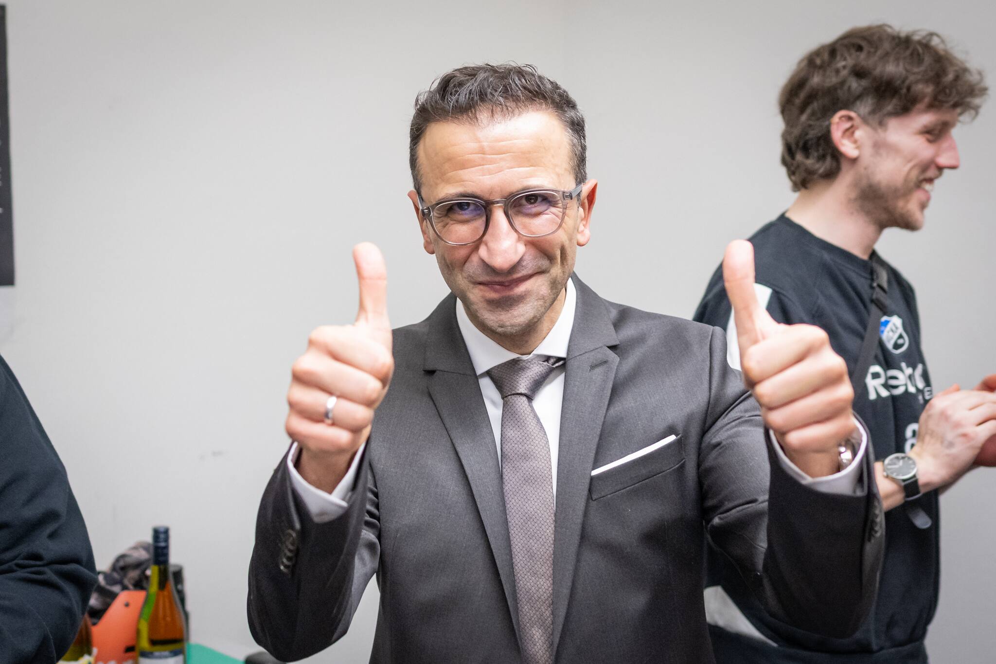 OB-Wahl in Kiel heute: Samet Yilmaz gewinnt – Grüne feiern