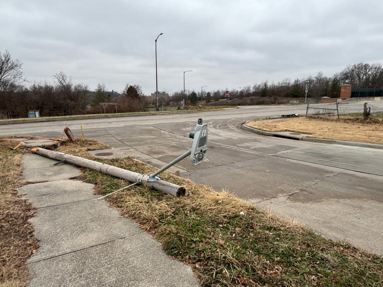 Hit-and-run: Driver, 3 juvenile passengers injured in attempt to speed ...