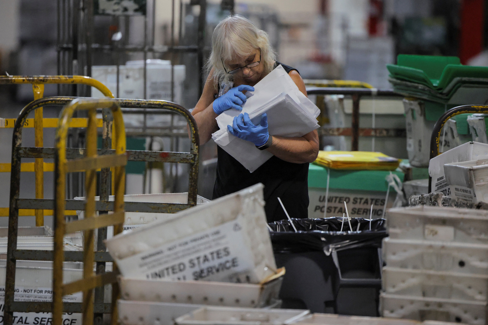 Postal Service ramps up for holiday rush as officials urge customers to ...
