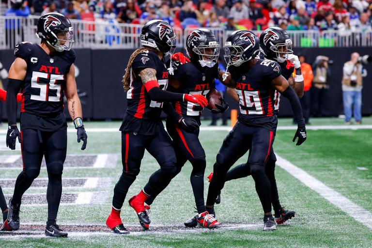 Look: Falcons CB Mike Hughes intercepts Seahawks QB Sam Darnold