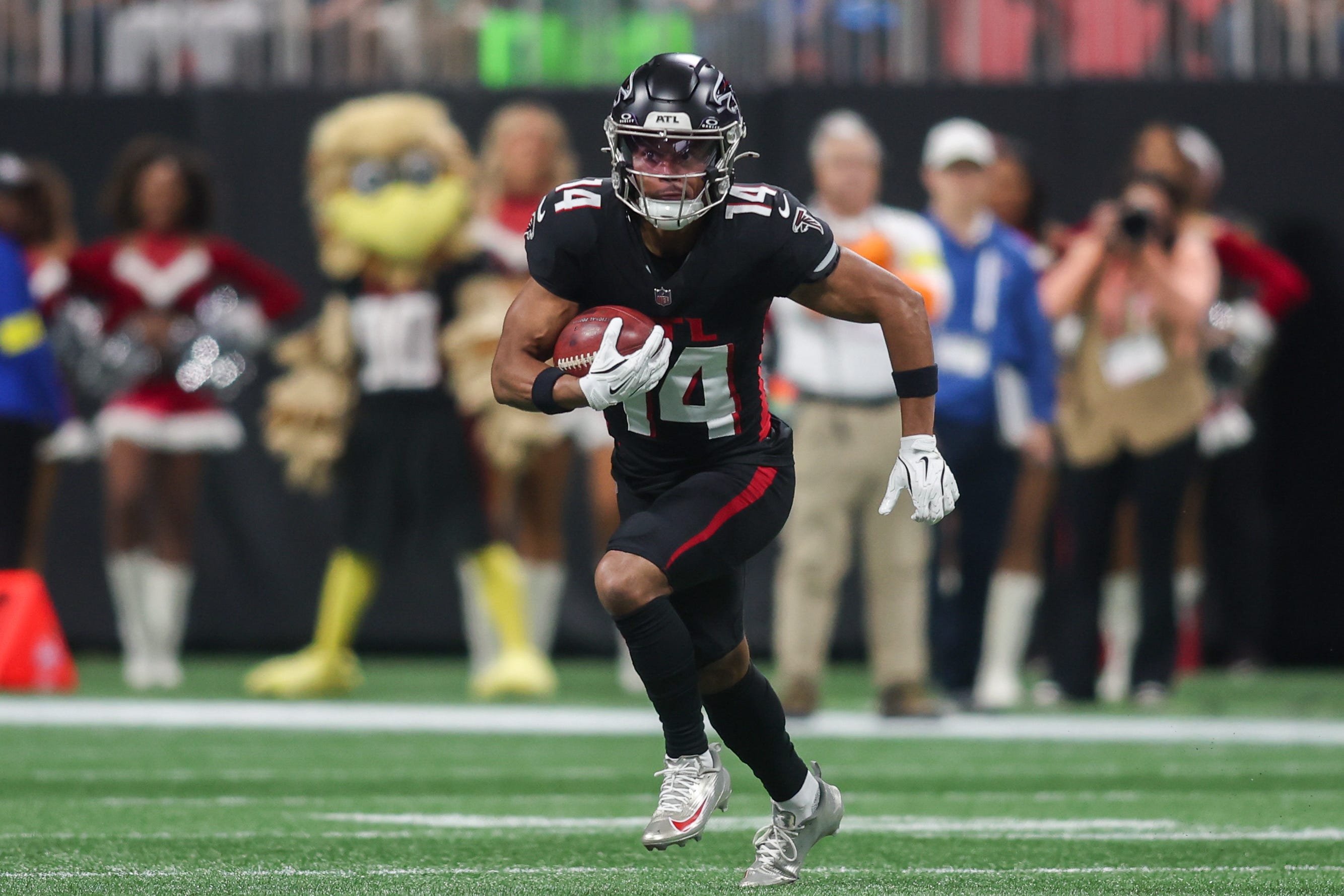 Falcons waive starting kick returner, sign former top-10 pick to roster