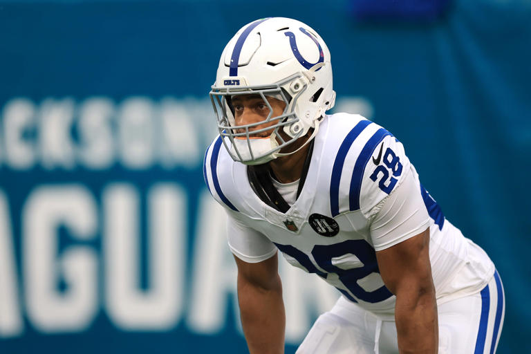 Who has advantage in Colts vs. Seahawks Week 15 game?