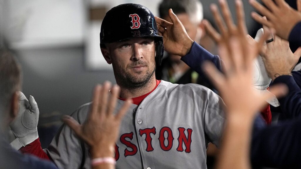 MLB insider wonders if Blue Jays’ Alex Bregman interest is real