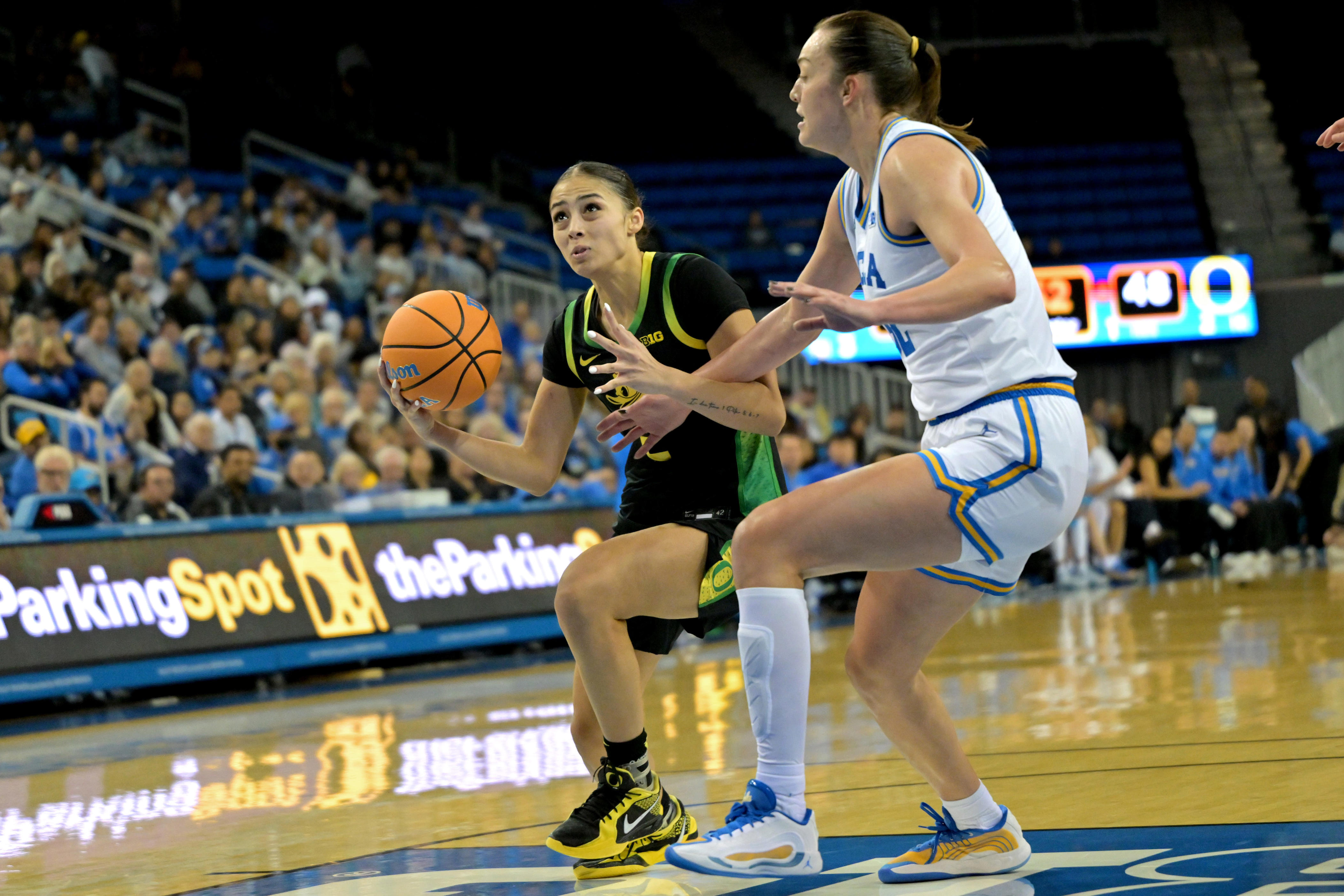 Oregon women's basketball can't keep up with UCLA in first loss
