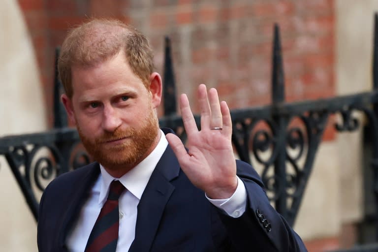Prince Harry 'starstruck' by Jennifer Lopez, hopes to land singer for ...