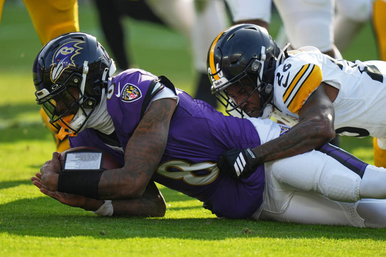 Ravens lose grasp on first place when Likely TD turns into a drop