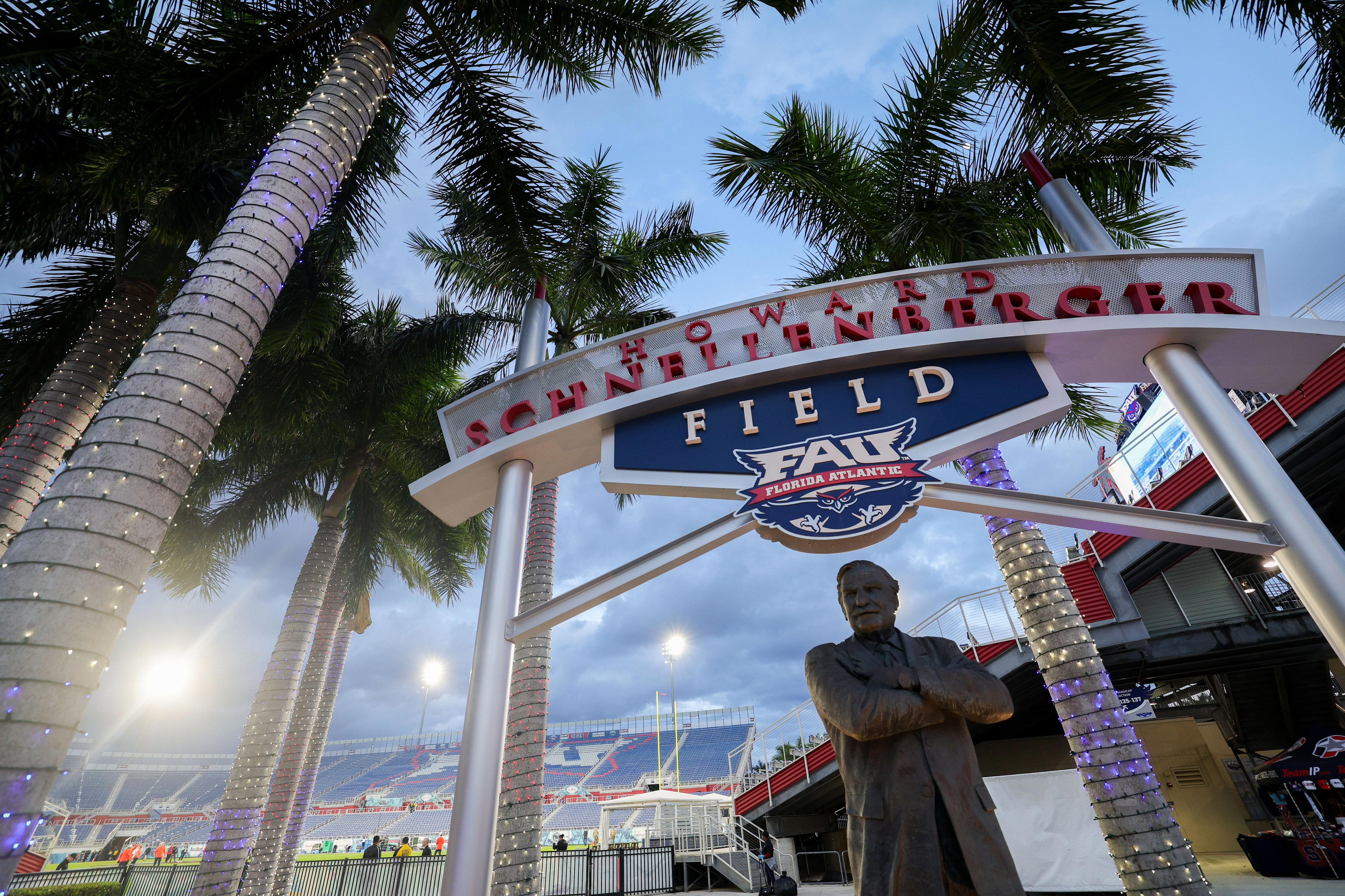 What time does the Boca Raton Bowl start?