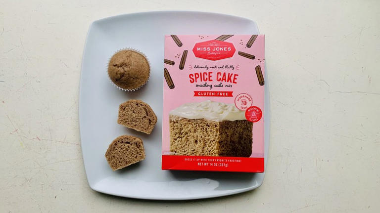 6 spice cake mixes, baked and ranked by a pro baker